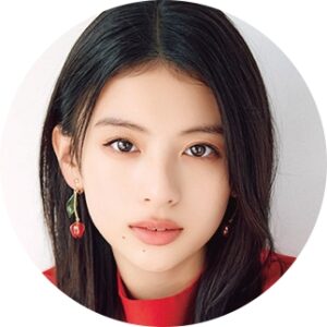 イルミネーションデートに行く夜はコートのインに可愛げトップスを！【カジュアル派 出口夏希＆スイート派 紺野彩夏の冬休みイベントコーデ ...