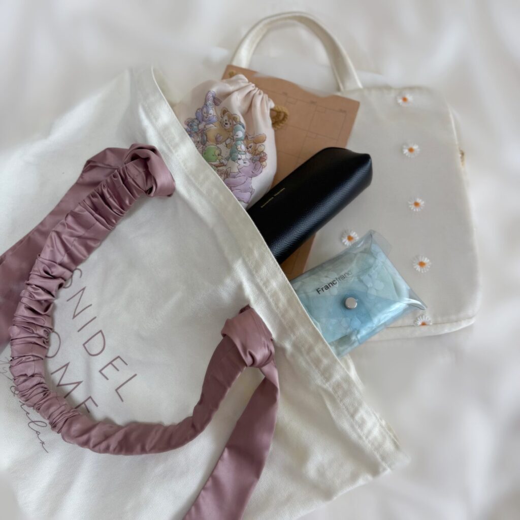 【SNIDEL HOME】可愛くて大容量♡現役大学生の通学バッグ&必需品！ | No.236 Aya | 大学生エディターズ | non-no web