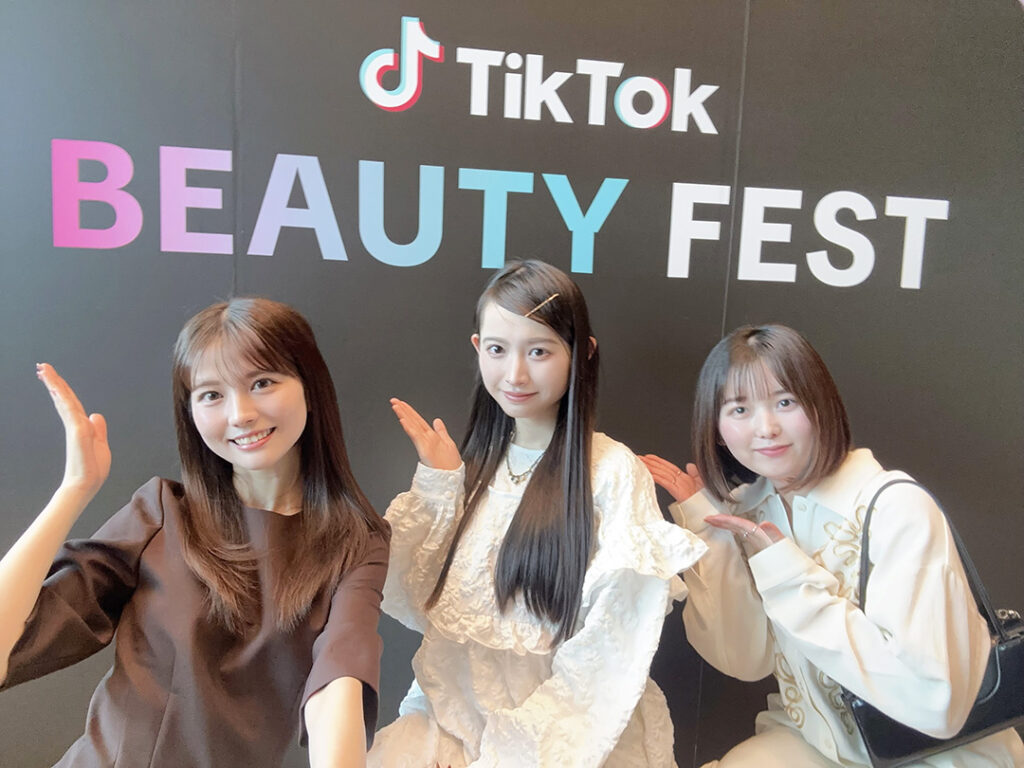 TikTok BEAUTY FESTで話題のコスメをお試し！ メイベリン ニューヨークのマスカラ、マキアージュのアイシャドウを塗り比べ！ | non-no girls| non-no web